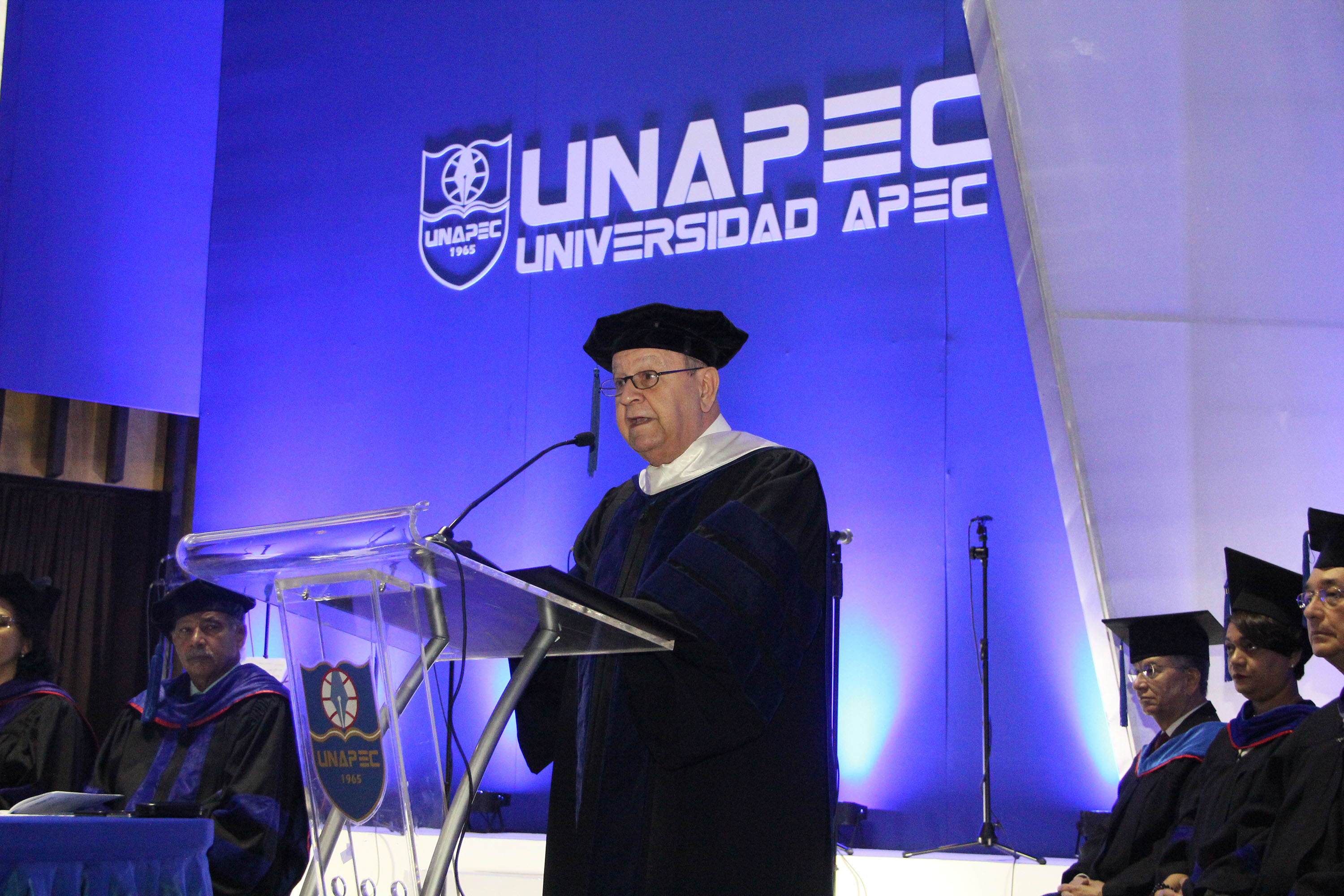 Rector de UNAPEC llama a estudiantes reflexionar por Día de la Libertad
