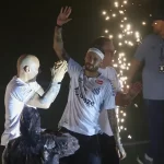 El Brasileño Neymar firma su contrato con el Santos y vestirá el 10 de ‘O Rei’ Pelé